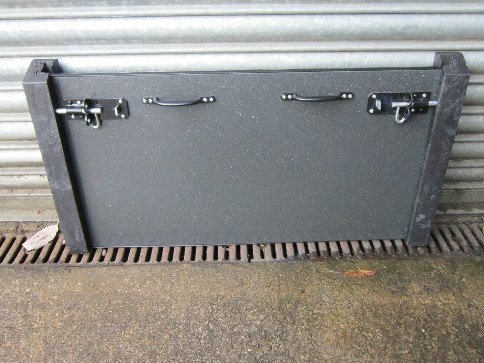 40 CM HIGH FLOODGATE.STANDARD TYPE FLOOD PROTECTION. 70 CM / 250 CM ...