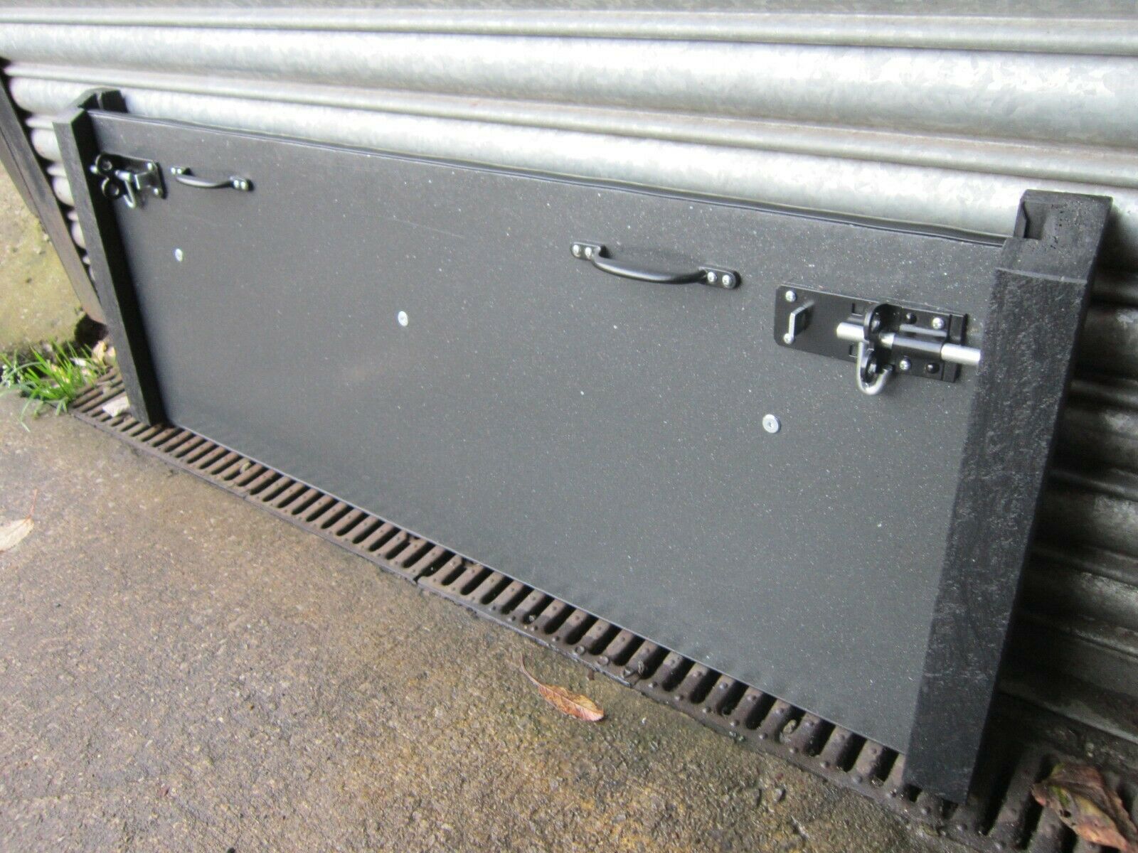 40 CM HIGH FLOODGATE.STANDARD TYPE FLOOD PROTECTION. 70 CM / 250 CM ...