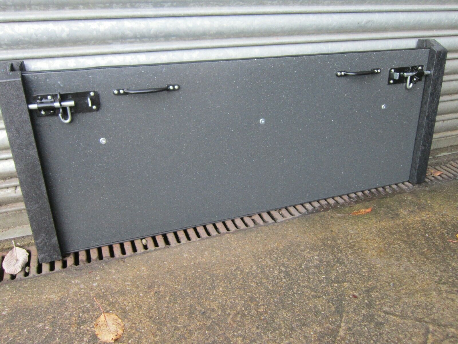 40 CM HIGH FLOODGATE.STANDARD TYPE FLOOD PROTECTION. 70 CM / 250 CM ...