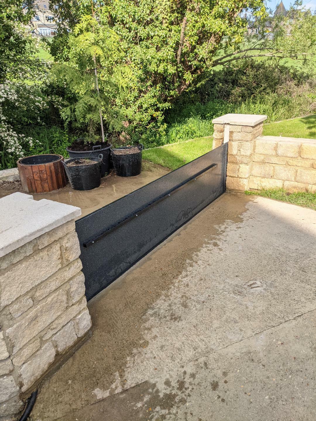 FLOODGATE 60 CM HIGH. FLOODING.FLOOD BARRIER. FLOOD DEFENCE. FULL UNIT ...