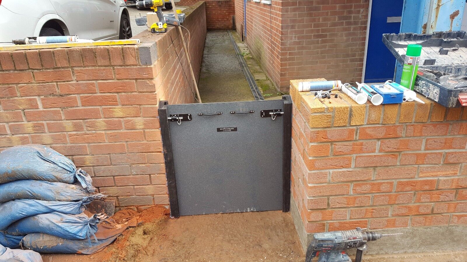FLOODGATE FOR HOME. STANDARD TYPE FLOOD BARRIER 60 CM HIGH. FLOODING ...